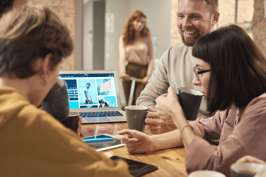 22 Tell-Tale Signs an Employee Is Not a Team Player