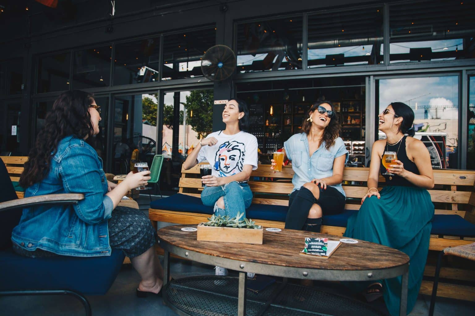 15 Early Warning Signs You Don't Fit In At Work (And How To Deal With It)