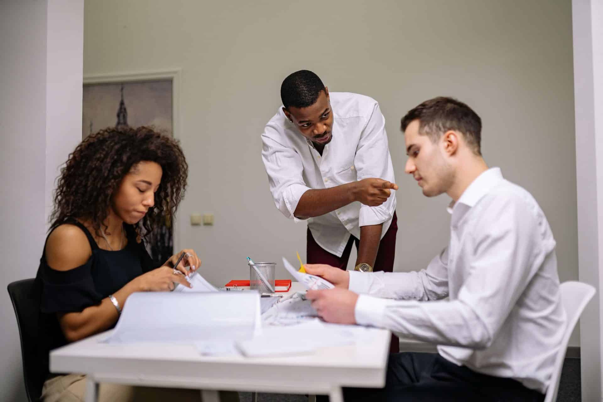 7 Tips To Handle Employees Who Think They Are the Boss