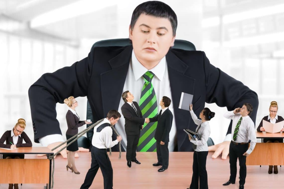 21 Signs Of A Toxic Boss and Proven Tactics To Deal With It