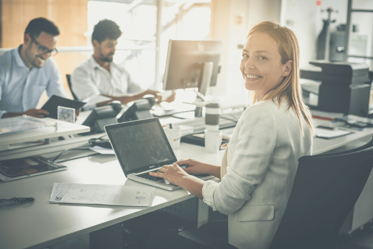 15 Examples of Confidence in the Workplace to Unlock Success