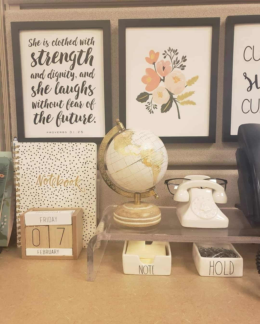 40+ Best Office Cubicle Decoration Ideas To Spice Up Your Workspace