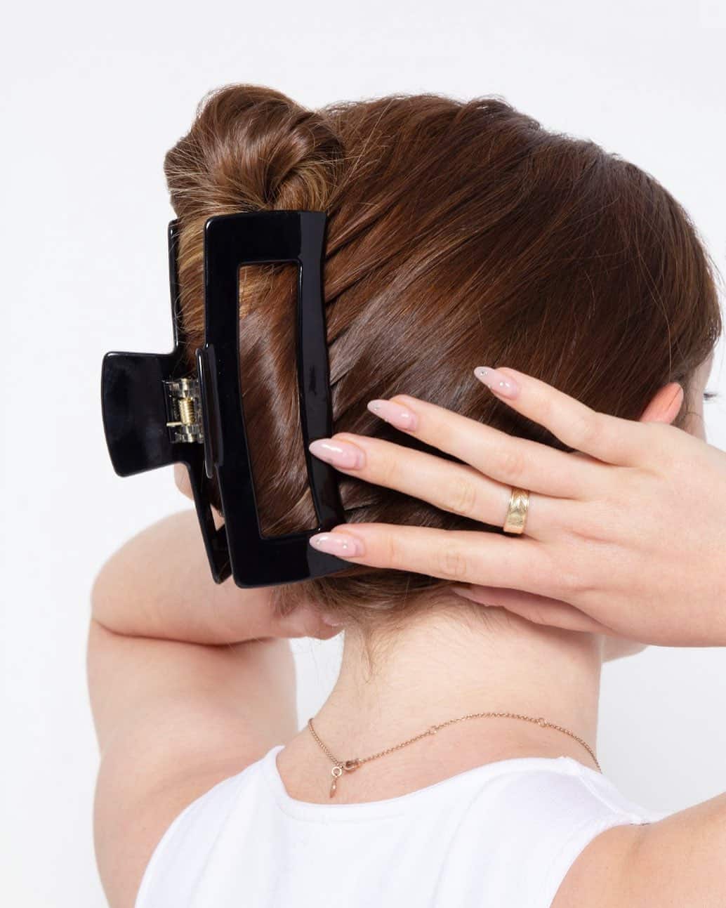 17 Easy Up Hairstyles For Work That Take Less Than 5 Minutes