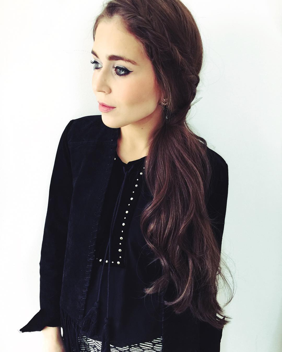 17 Easy Up Hairstyles For Work That Take Less Than 5 Minutes