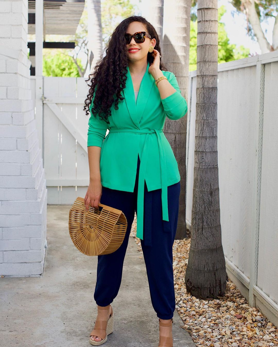 25 Modern & Comfortable Casual Work Outfits for Women Over 50
