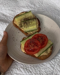 30 Quick & Easy At Work Breakfast Ideas For Busy Professionals