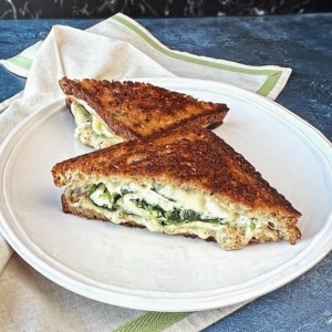 30 Quick & Easy At Work Breakfast Ideas For Busy Professionals