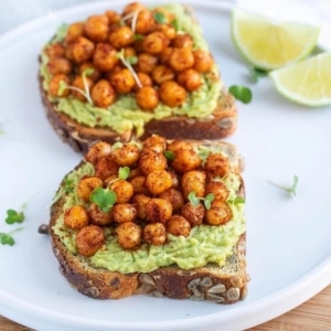 30 Quick & Easy At Work Breakfast Ideas For Busy Professionals