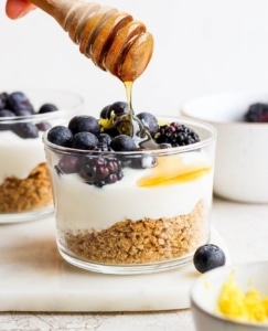 30 Quick & Easy At Work Breakfast Ideas For Busy Professionals