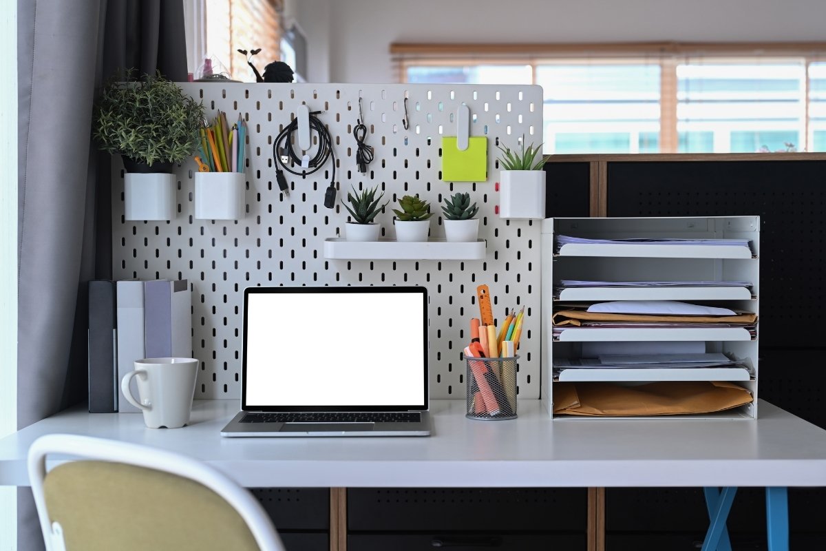 19 Creative Cubicle Decor Ideas to Refresh Your Space