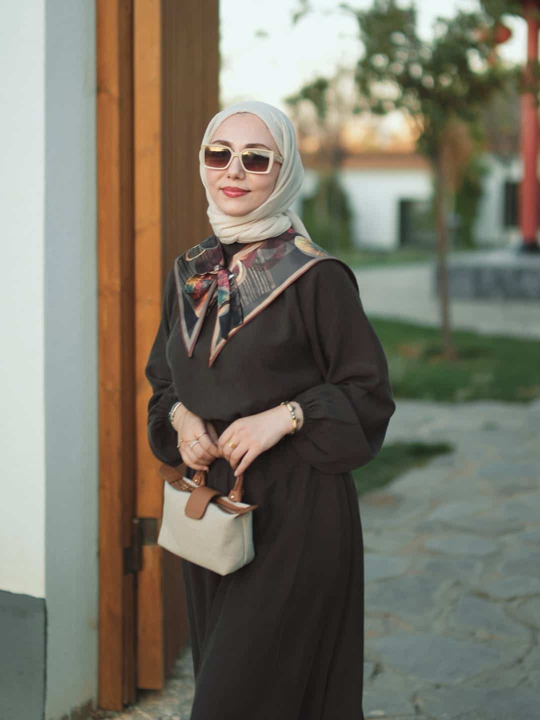 17 Unexpected Outfit Color Combination for Women (Stylish & Modern)