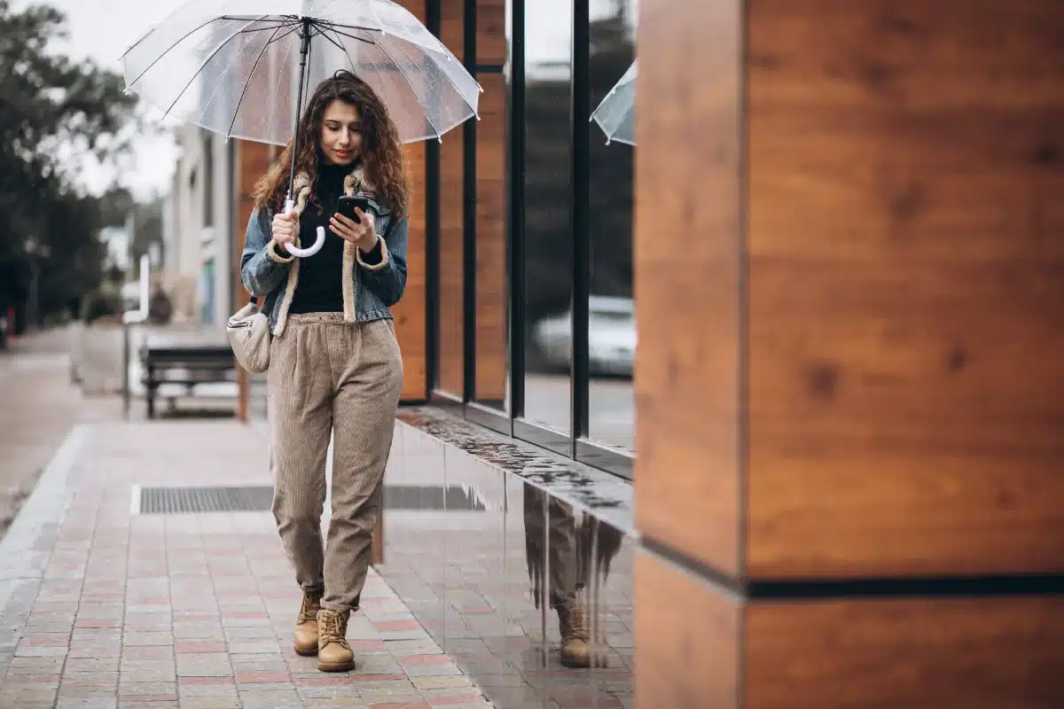 16 Practical Rainy day work outfit Ideas That Still Look Chic